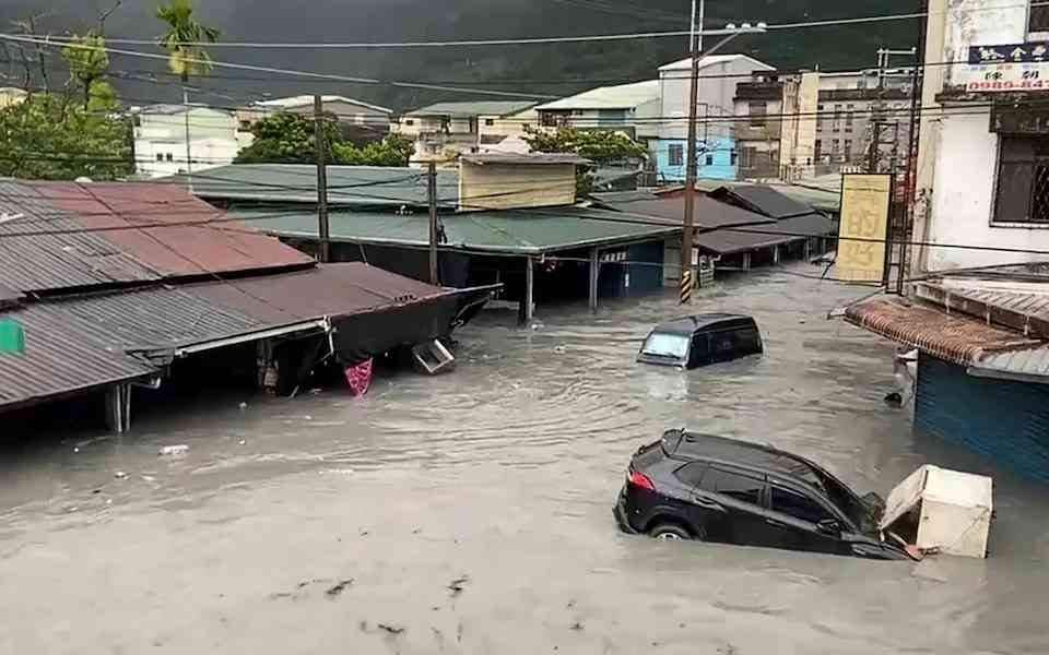 Il tifone Ragasa tocca terra in Cina e si dirige verso il Vietnam ...