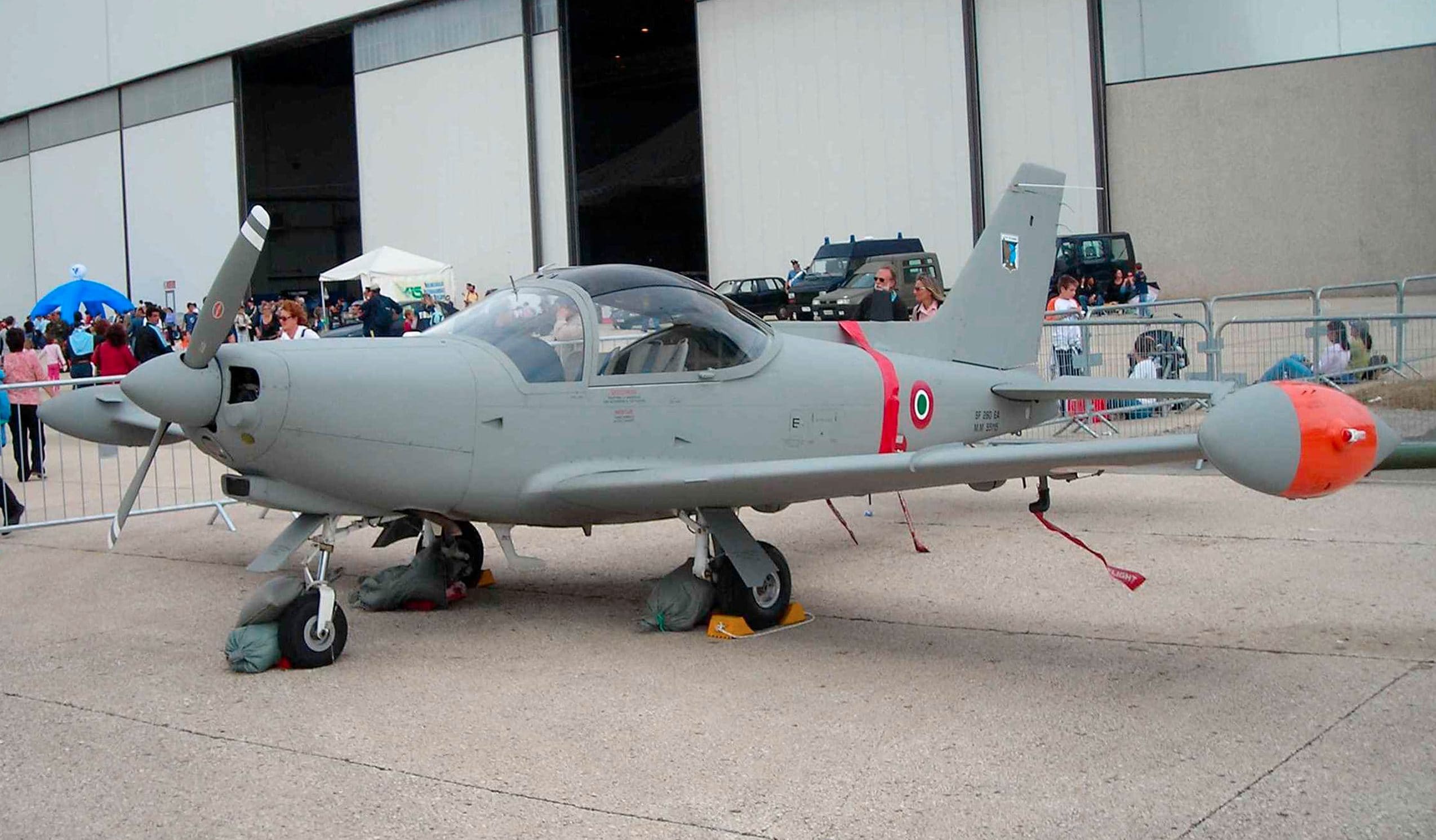 Incidente aereo a Sabaudia, velivolo dell'Aeronautica militare ...