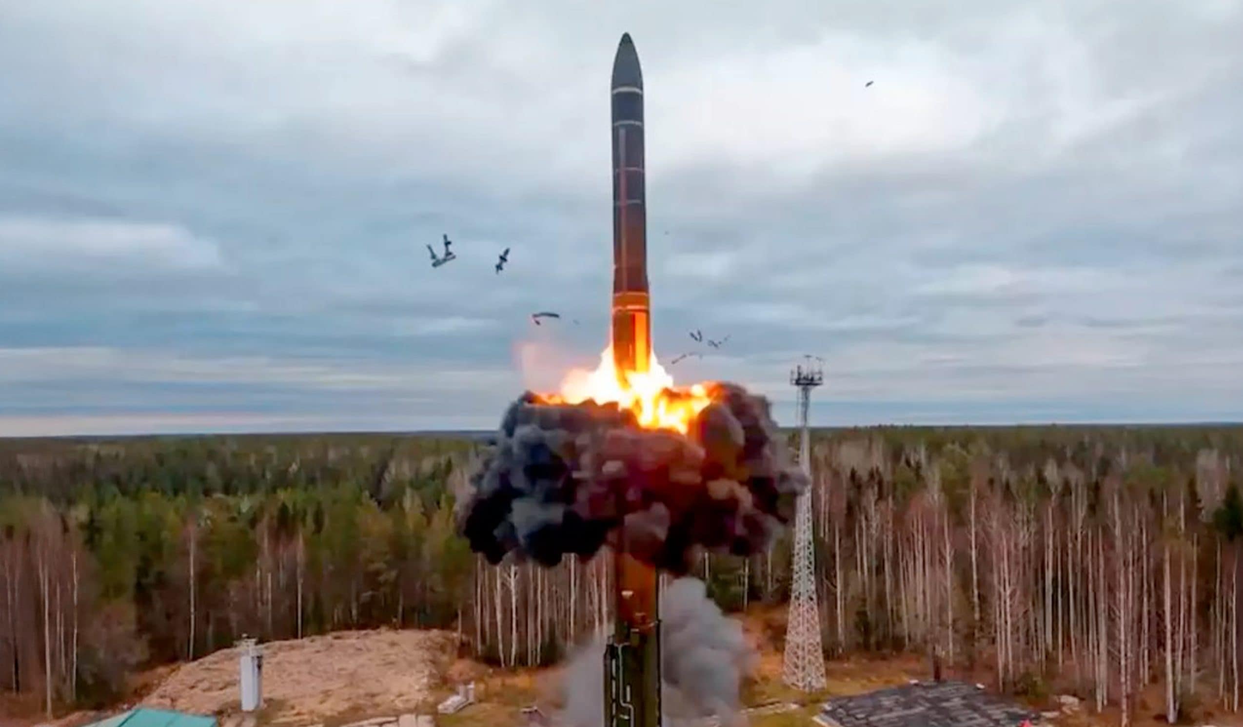 Cos'è il missile ipersonico Oreshnik lanciato dalla Russia contro l ...