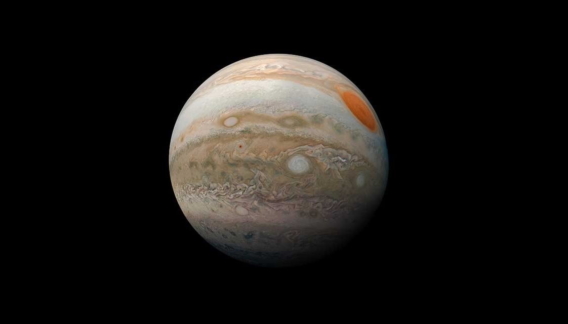 Giove è più piccolo e schiacciato di quanto si credeva: la scoperta ...