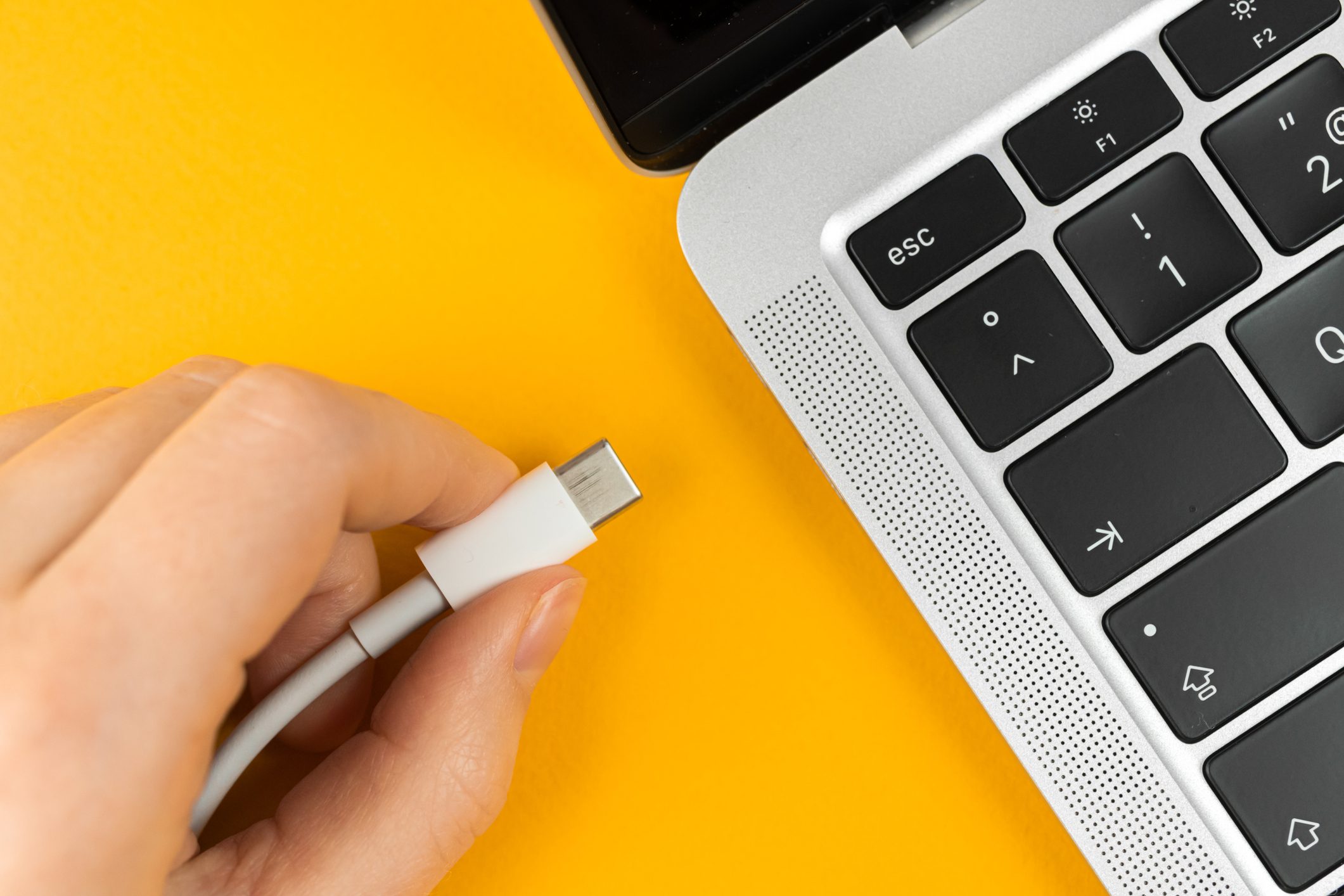 La ricarica USB-C diventa obbligatoria in UE anche per i laptop dal 28 ...