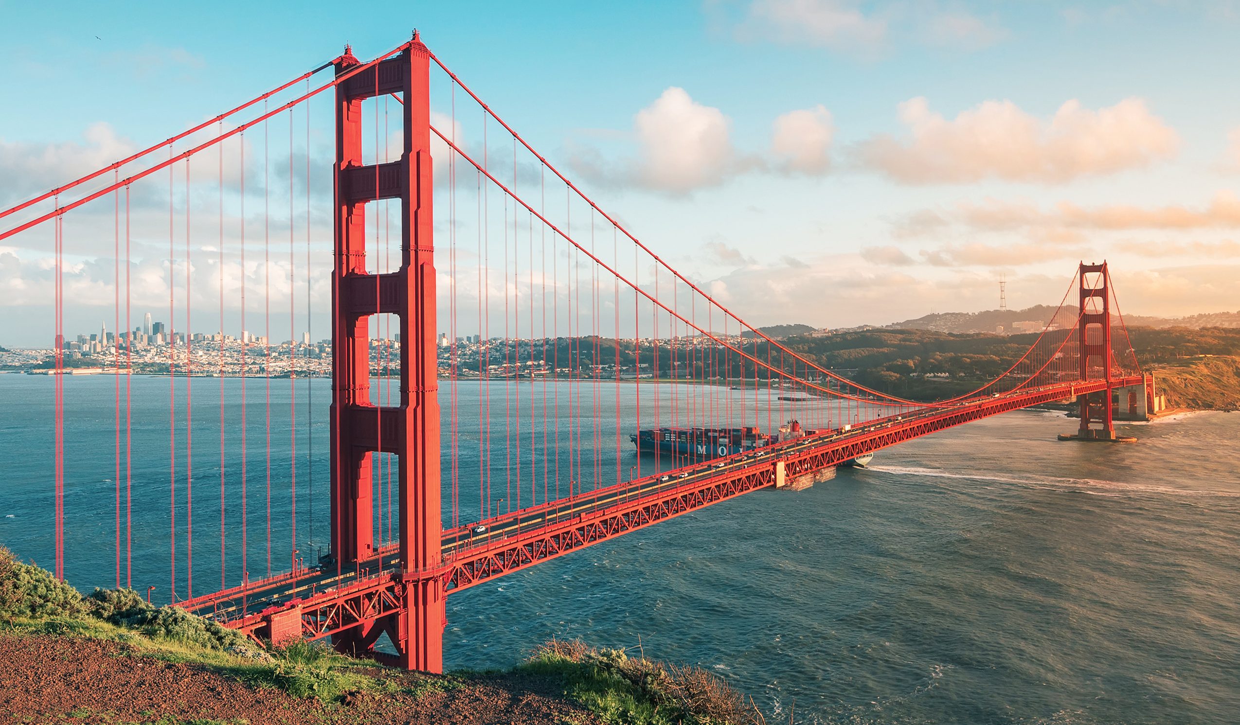 Il Golden Gate Bridge è il famoso ponte sospeso di 2.7 km tra l'Oceano ...